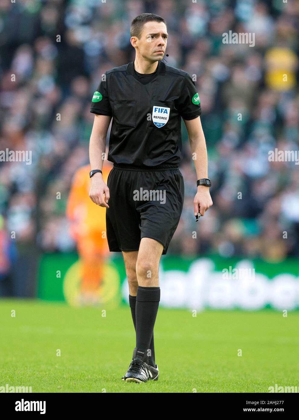 Kevin clancy referee hi-res stock photography and images - Alamy