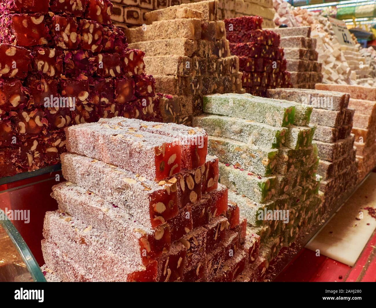 Traditional turkish delights at the market counter Stock Photo - Alamy