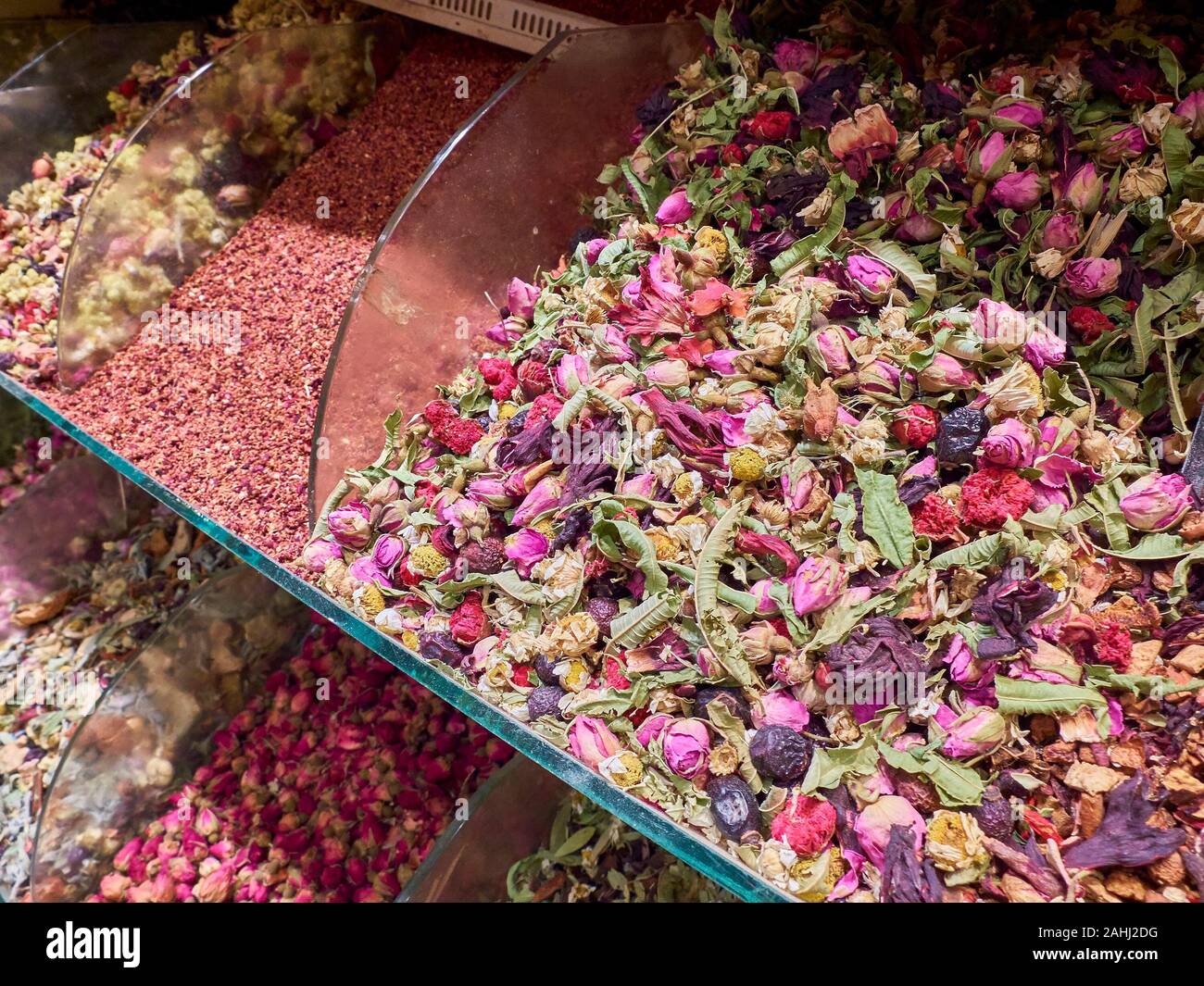 Dried flowers and spices at turkish market Stock Photo - Alamy