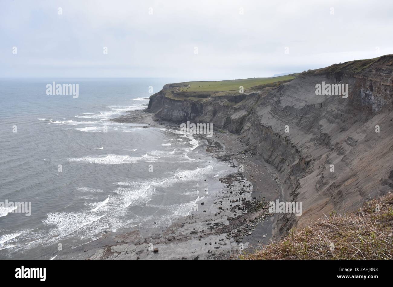 Cliff erosion robin hoods bay hi-res stock photography and images - Alamy