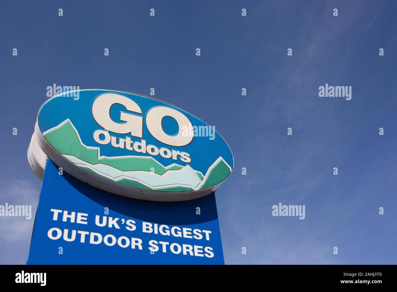 Go outdoors logo hi-res stock photography and images - Alamy