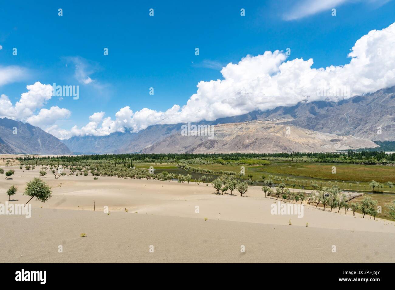 Cold desert pakistan hi-res stock photography and images - Alamy