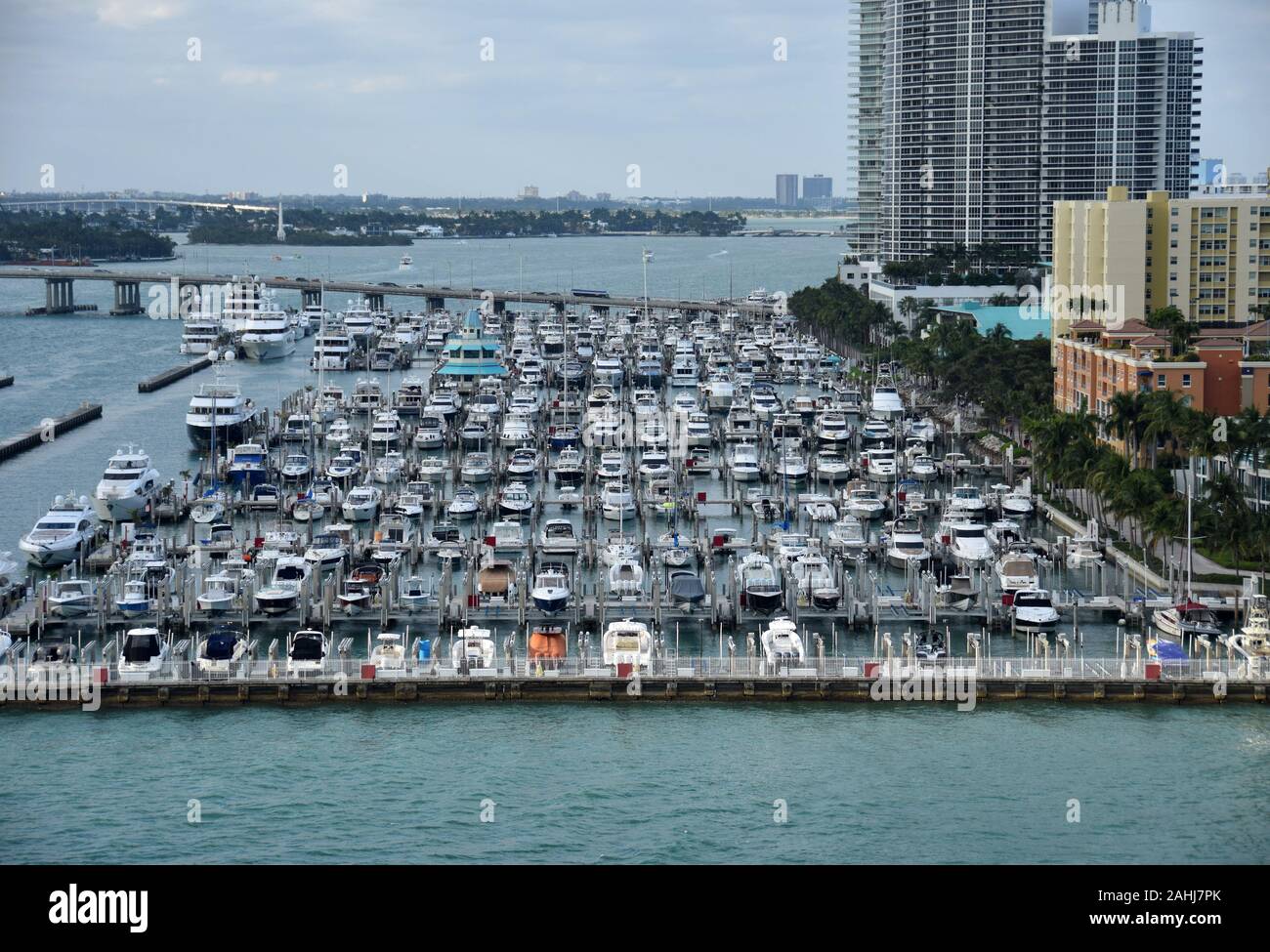 Busy boat marina in Miami Beach, South Florida Stock Photo - Alamy