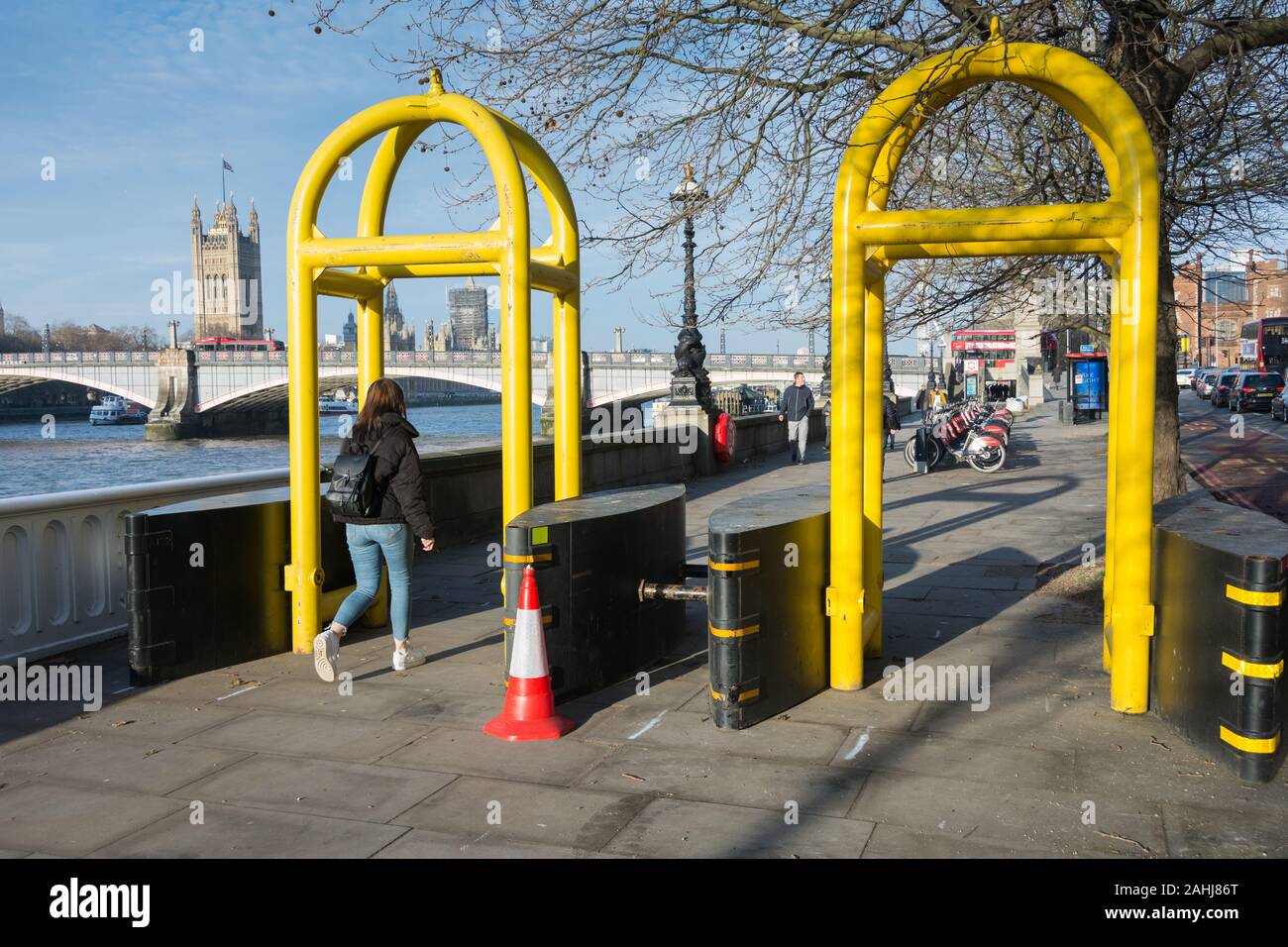 Thames security hi-res stock photography and images - Alamy