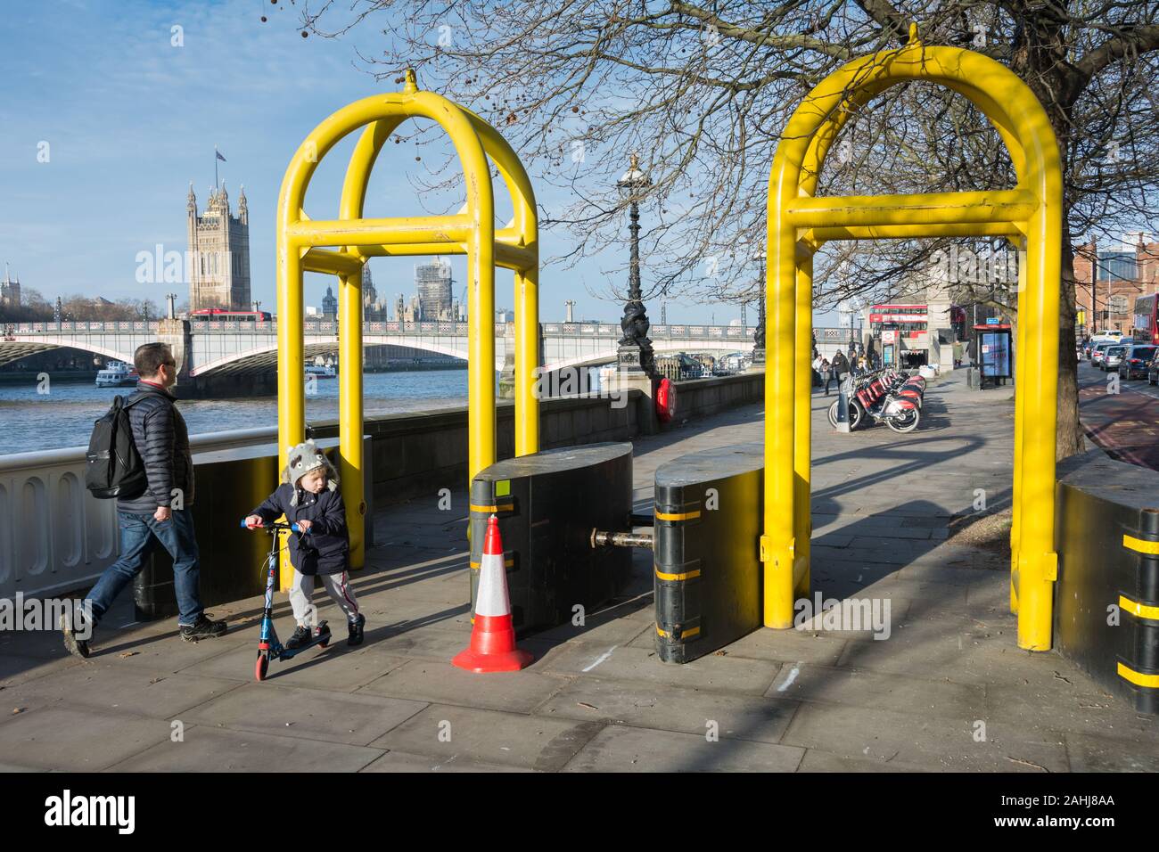 Albert embankment hi-res stock photography and images - Alamy