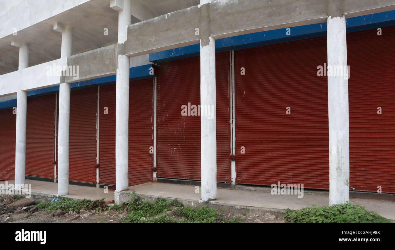 Commercial complex hi-res stock photography and images - Alamy