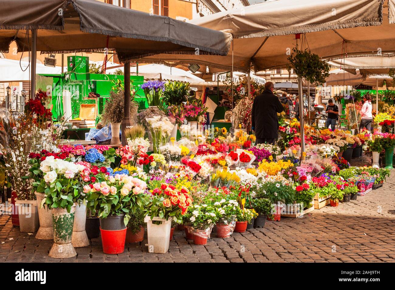 Campo dei fiori rome street hi-res stock photography and images - Alamy