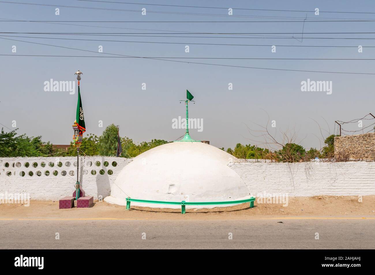 Sukkur Hazrat Syed Sadar Ur Din Shah Tomb at Bukkur Island Picturesque ...