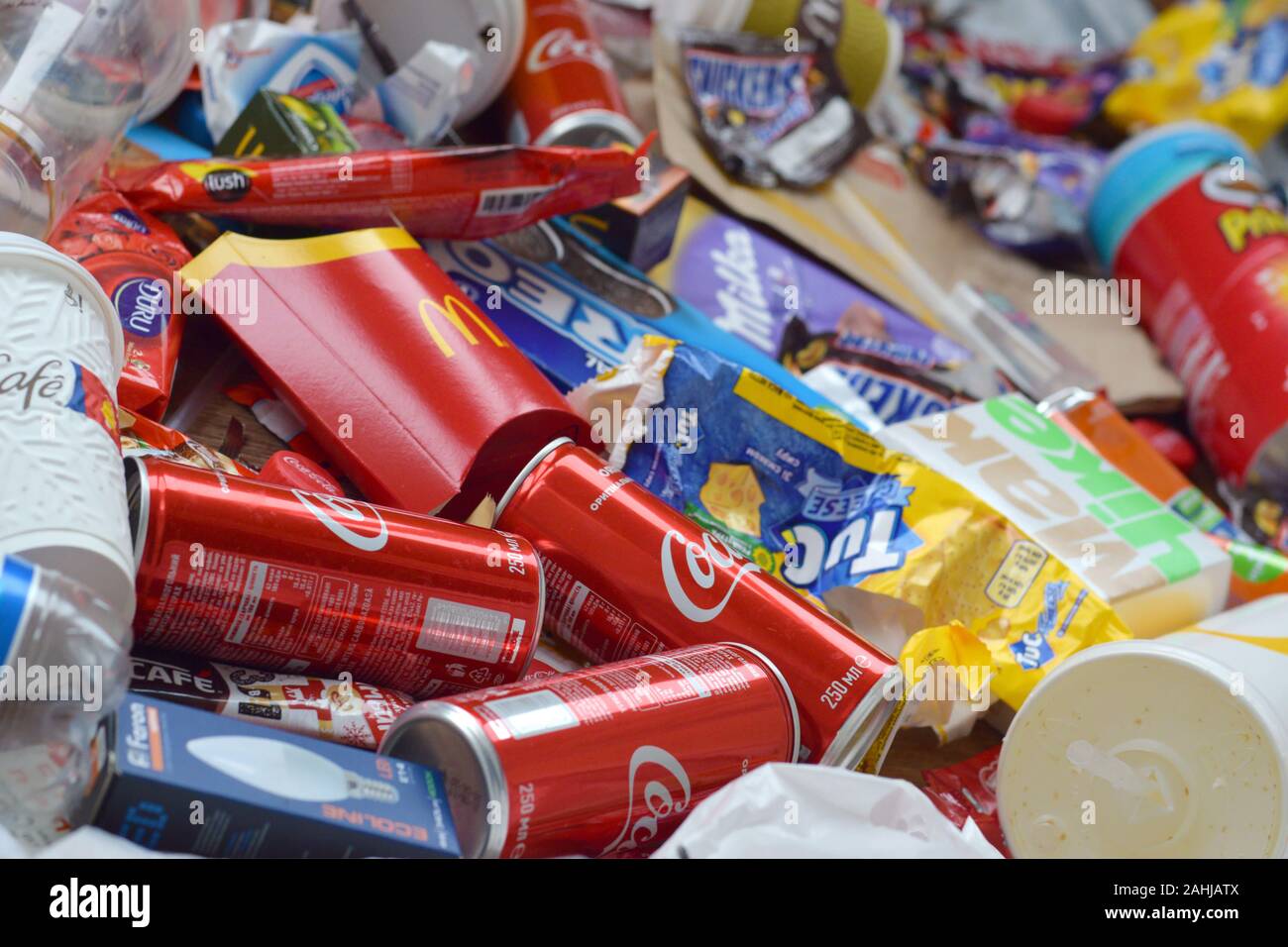 Pile Of Soda Cans High Resolution Stock Photography and Images - Alamy