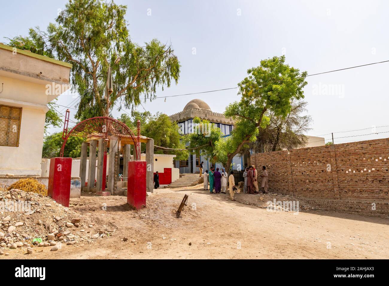 Sukkur Hazrat Syed Sadar Ur Din Shah Tomb at Bukkur Island Picturesque ...