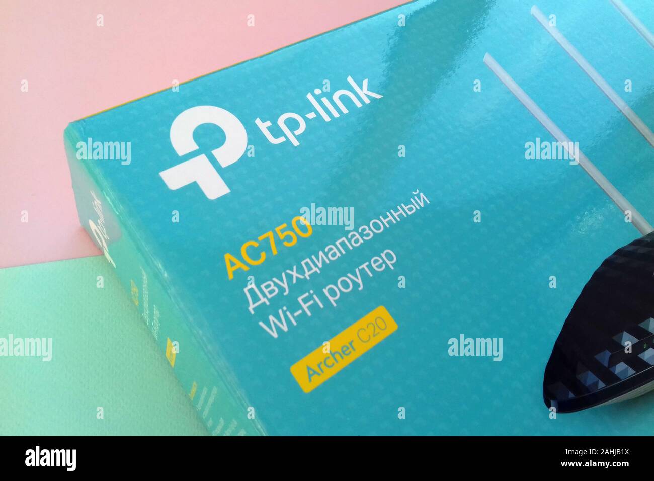 NY, USA - NOVEMBER 24, 2019: Blue box of Wireless router modem tp-link ...