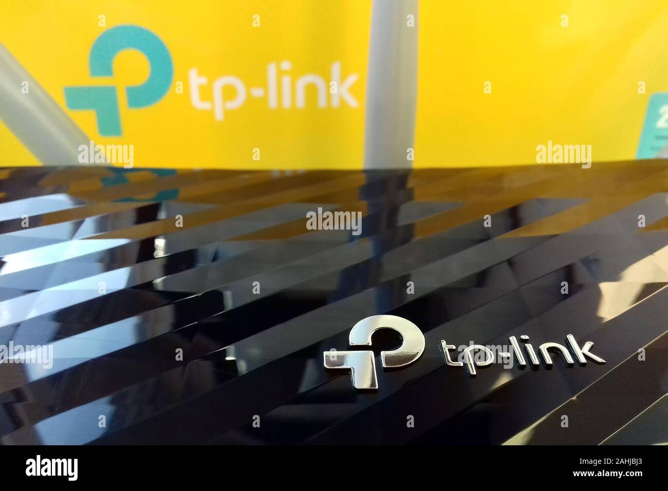 NY, USA - NOVEMBER 24, 2019: Wireless router modem tp link Archer C20 ...