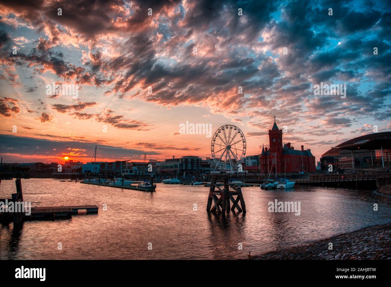 Sunset sky over Cardiff bay from Mermaid quay Stock Photo - Alamy