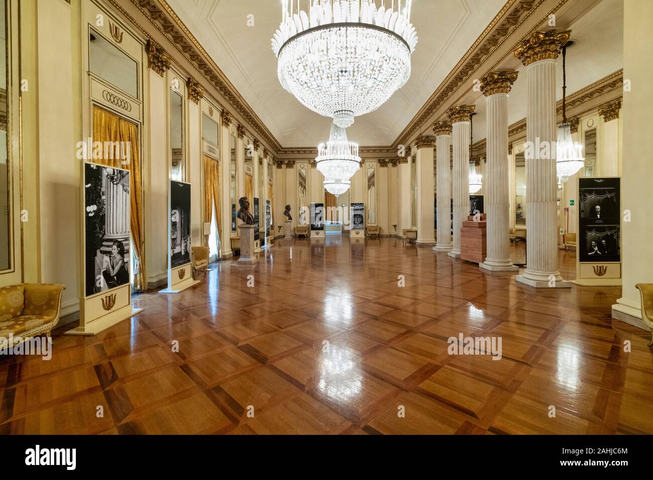 Milan Italy. Teatro alla Scala Opera House Stock Photo - Alamy
