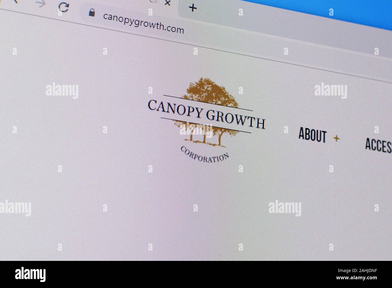 NY, USA - DECEMBER 16, 2019: Homepage of canopy growth website on the ...