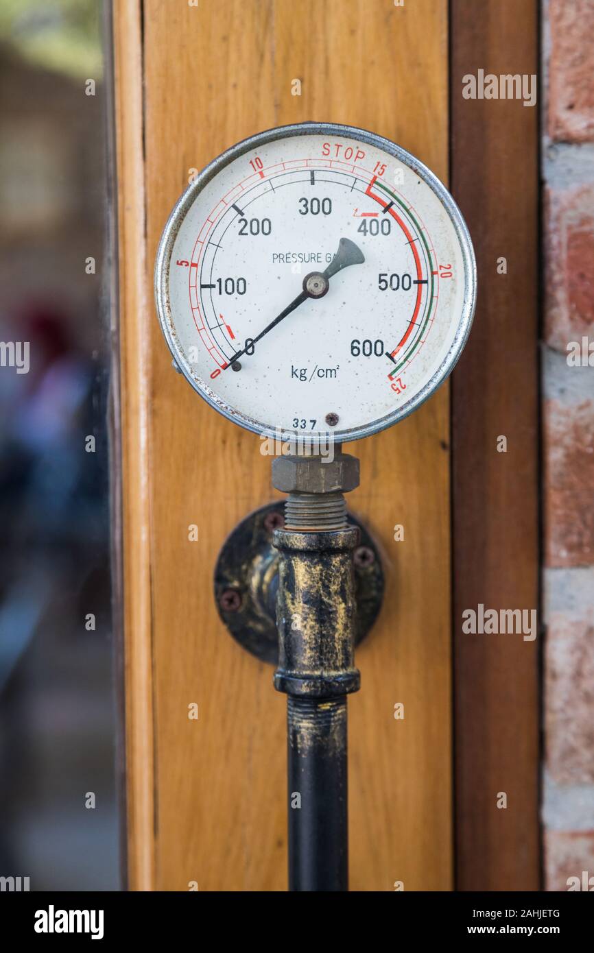 Old hydraulic valve hi-res stock photography and images - Alamy