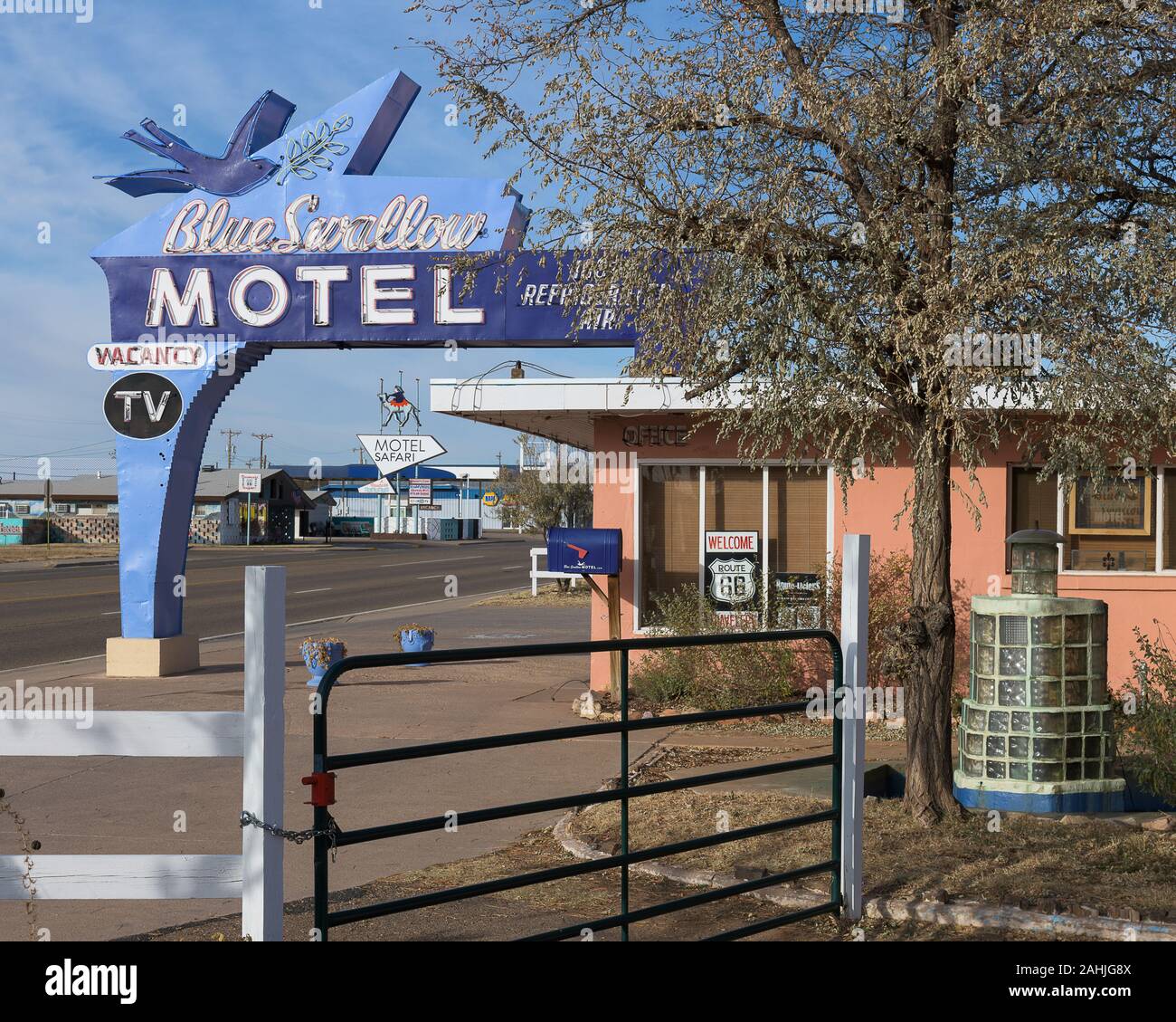 Vintage motel sign hi-res stock photography and images - Alamy