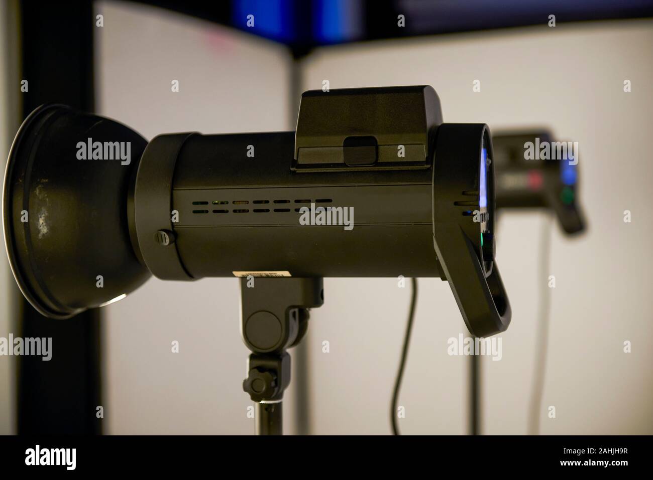 Camera flash behind hi-res stock photography and images - Alamy