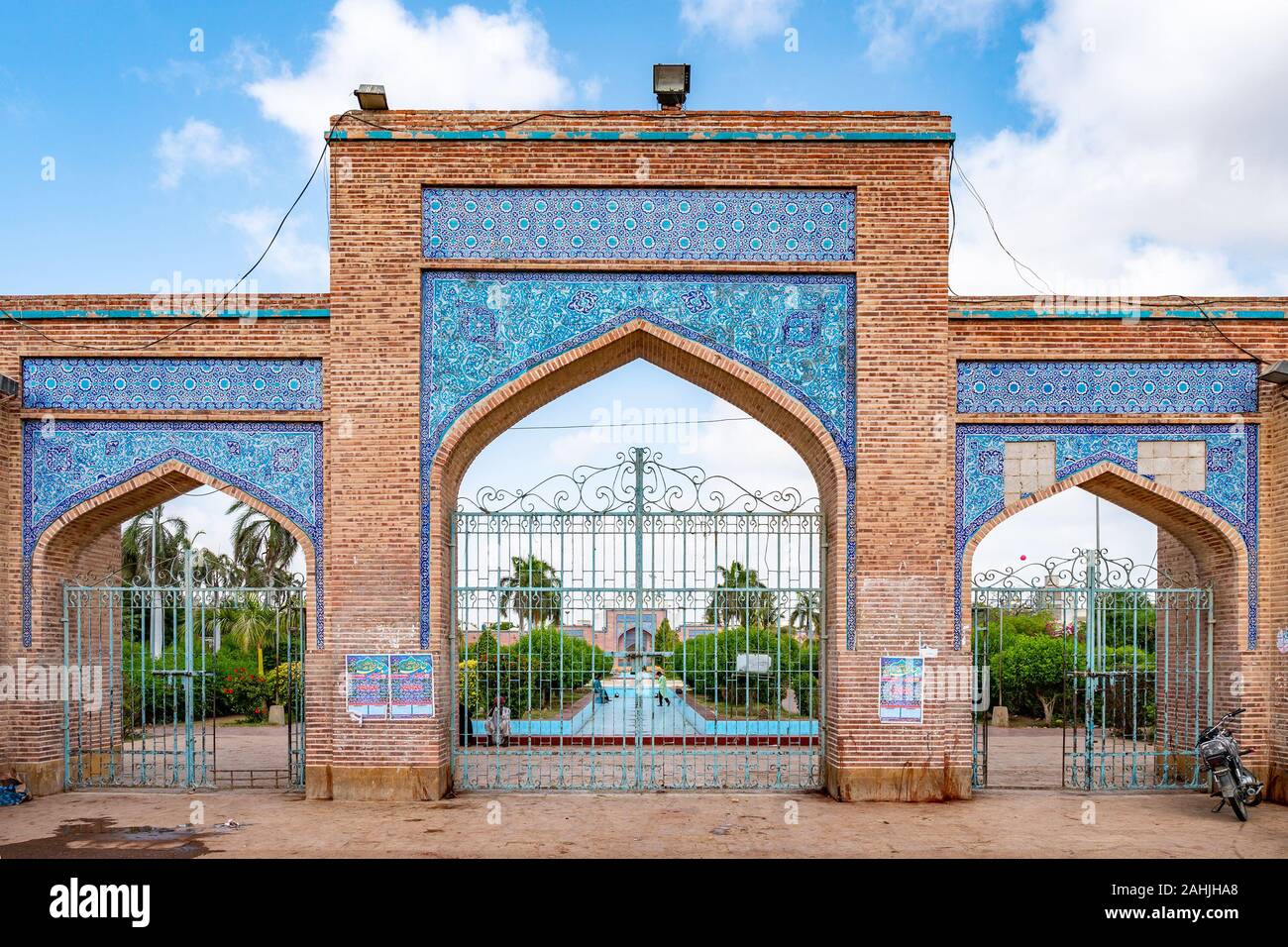 Thatta Shah Jahan Mosque Picturesque View of the Main Entrance Gate on ...