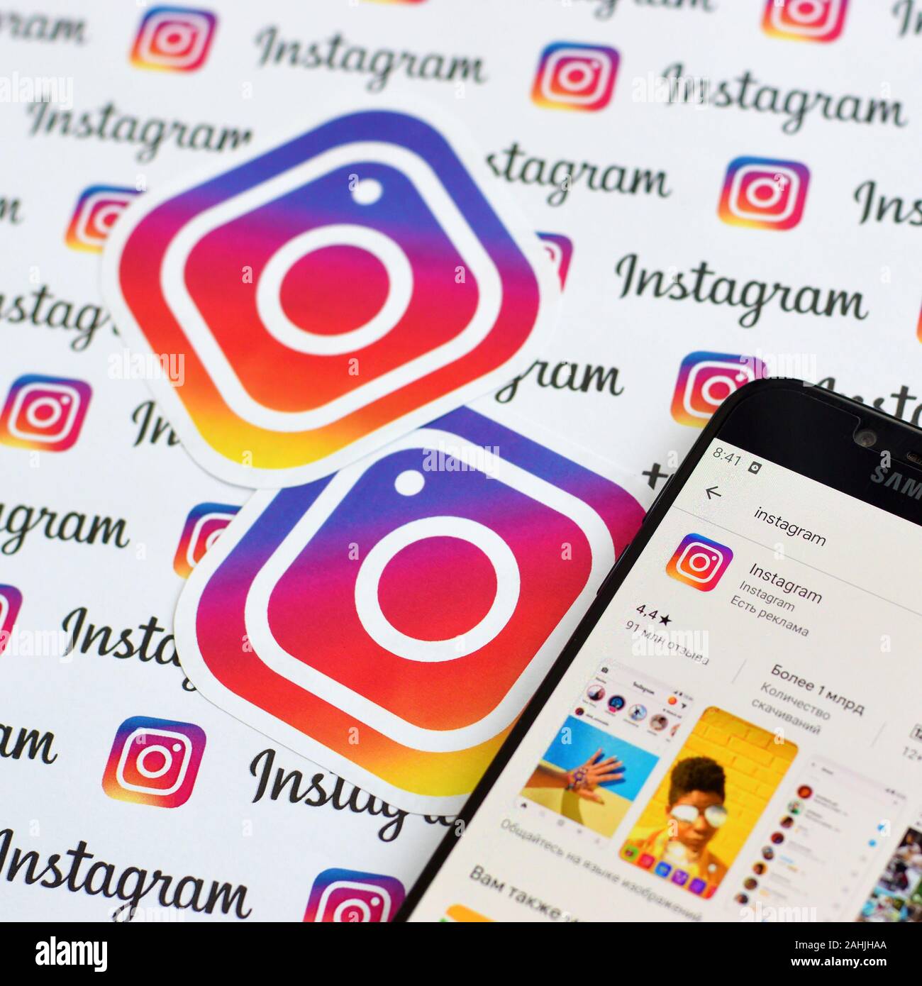 Instagram logo banner hi-res stock photography and images - Alamy