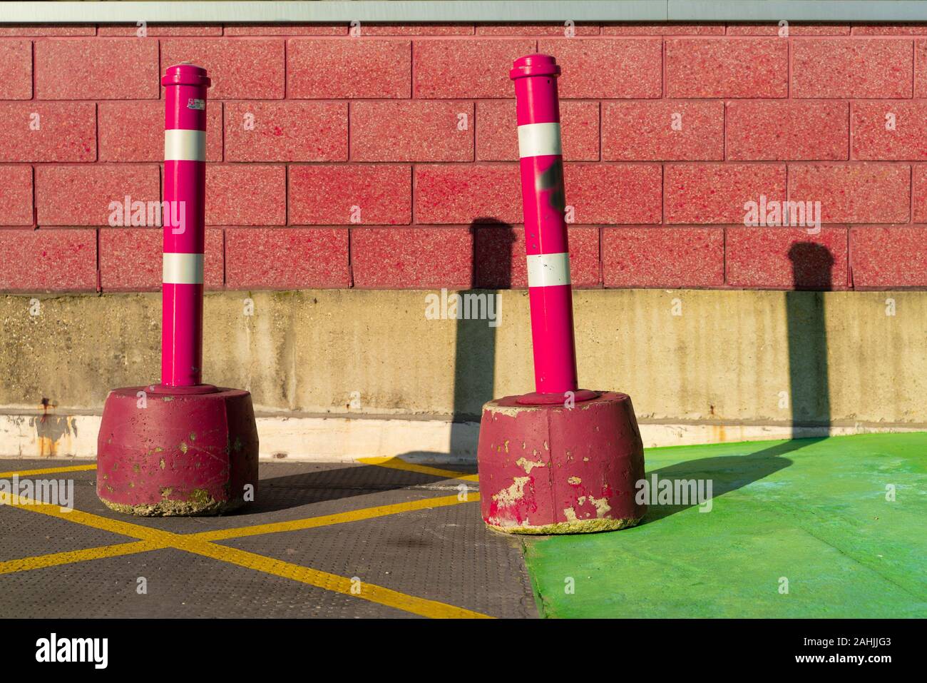 Colourful bollards hi-res stock photography and images - Alamy