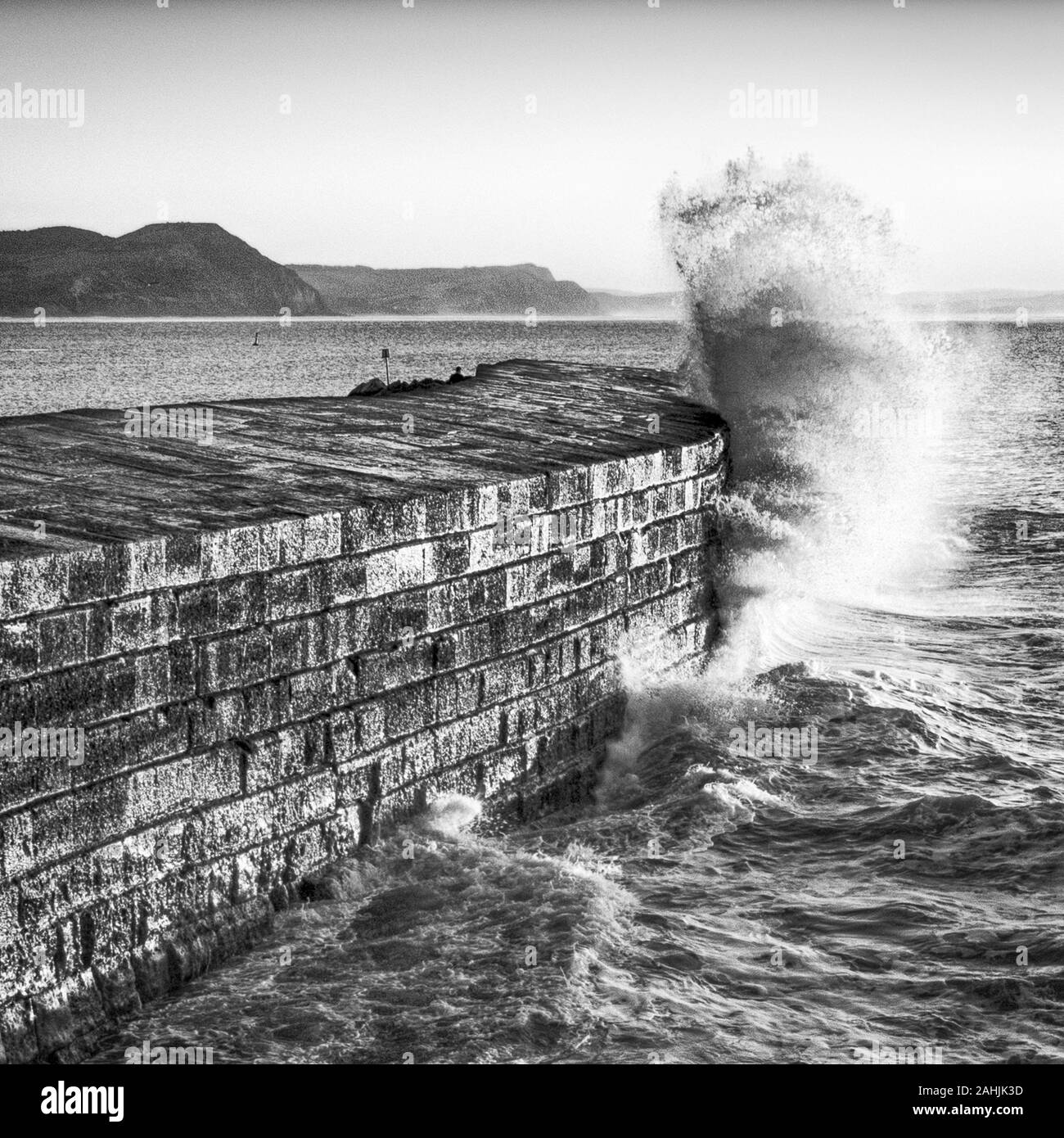 Waves splashing over sea wall hi-res stock photography and images - Alamy