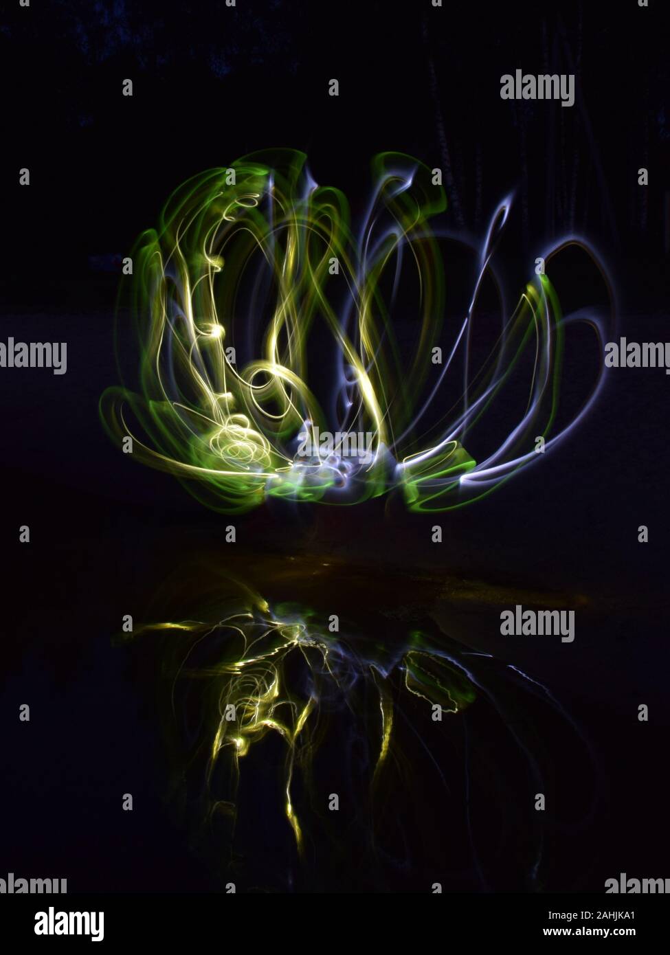 abstract light painting, long exposure, blurry drawings with light ...