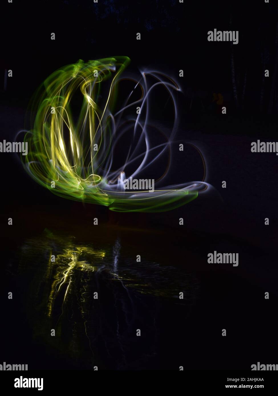 abstract light painting, long exposure, blurry drawings with light ...
