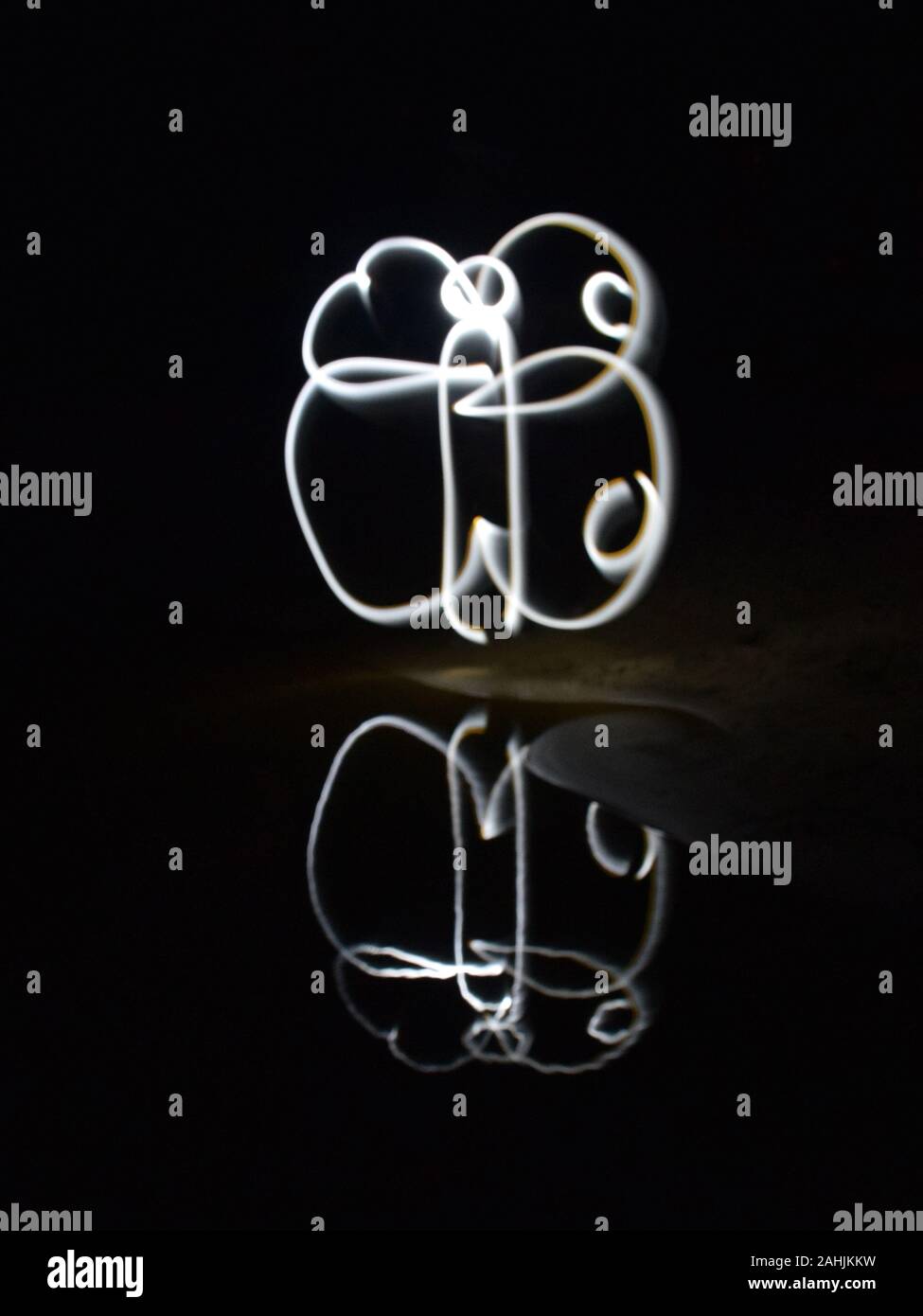 abstract light painting, long exposure, blurry drawings with light ...