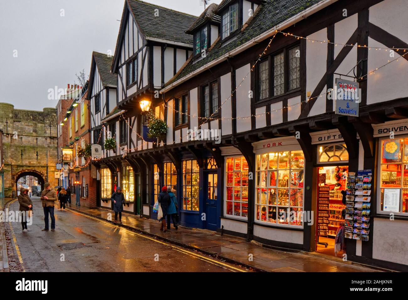 YORK CITY ENGLAND HIGH PETERGATE LOOKING TOWARDS THE BOOTHAM BAR OR ...