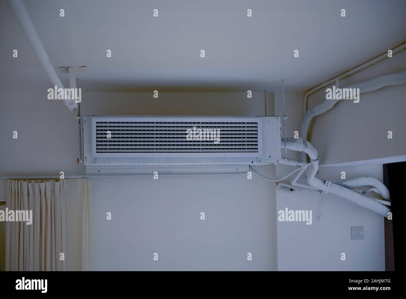Commercial ceiling air conditioning for office Stock Photo - Alamy