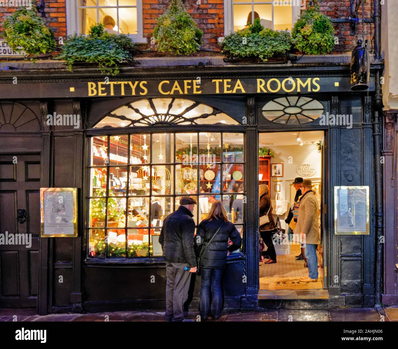 YORK CITY ENGLAND WINTERS EVENING AND BETTYS CAFE TEA ROOMS STONEGATE ...