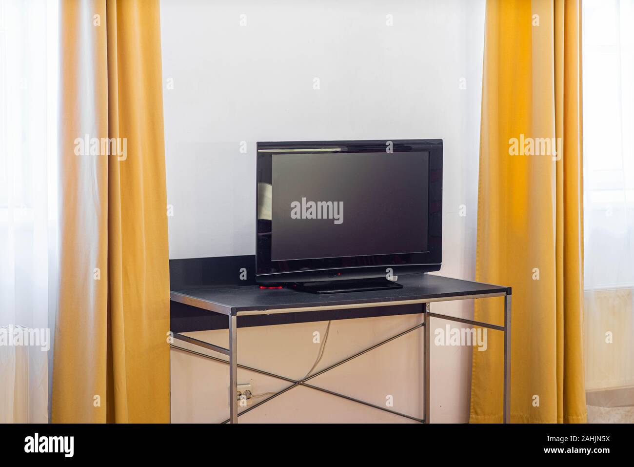 Turned off tv hi-res stock photography and images - Alamy