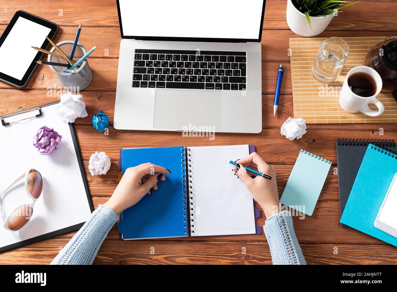 Business woman writing in notebook at office desk. Online business ...