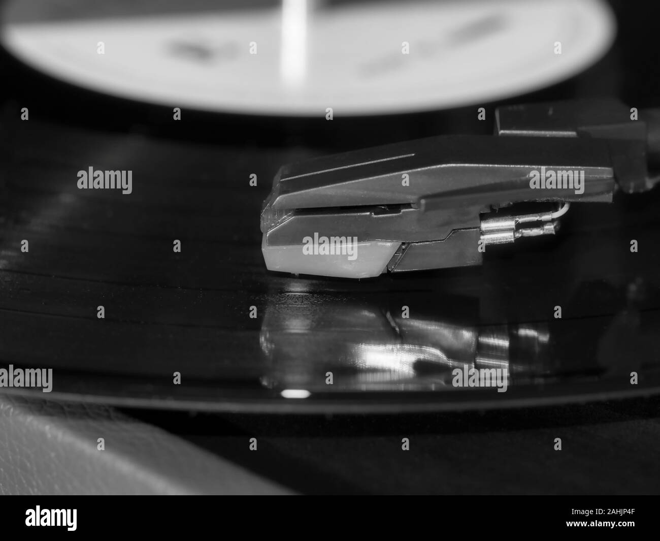 Analog turntables hi-res stock photography and images - Alamy