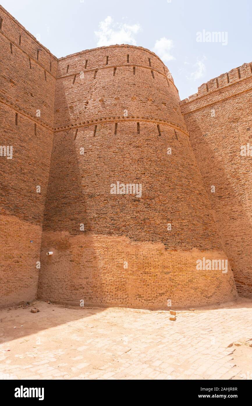 Derawar fort hi-res stock photography and images - Alamy