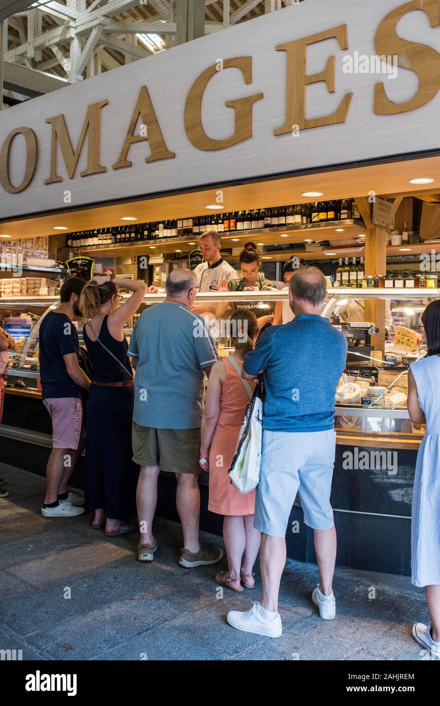 Paris food cheese hi-res stock photography and images - Alamy