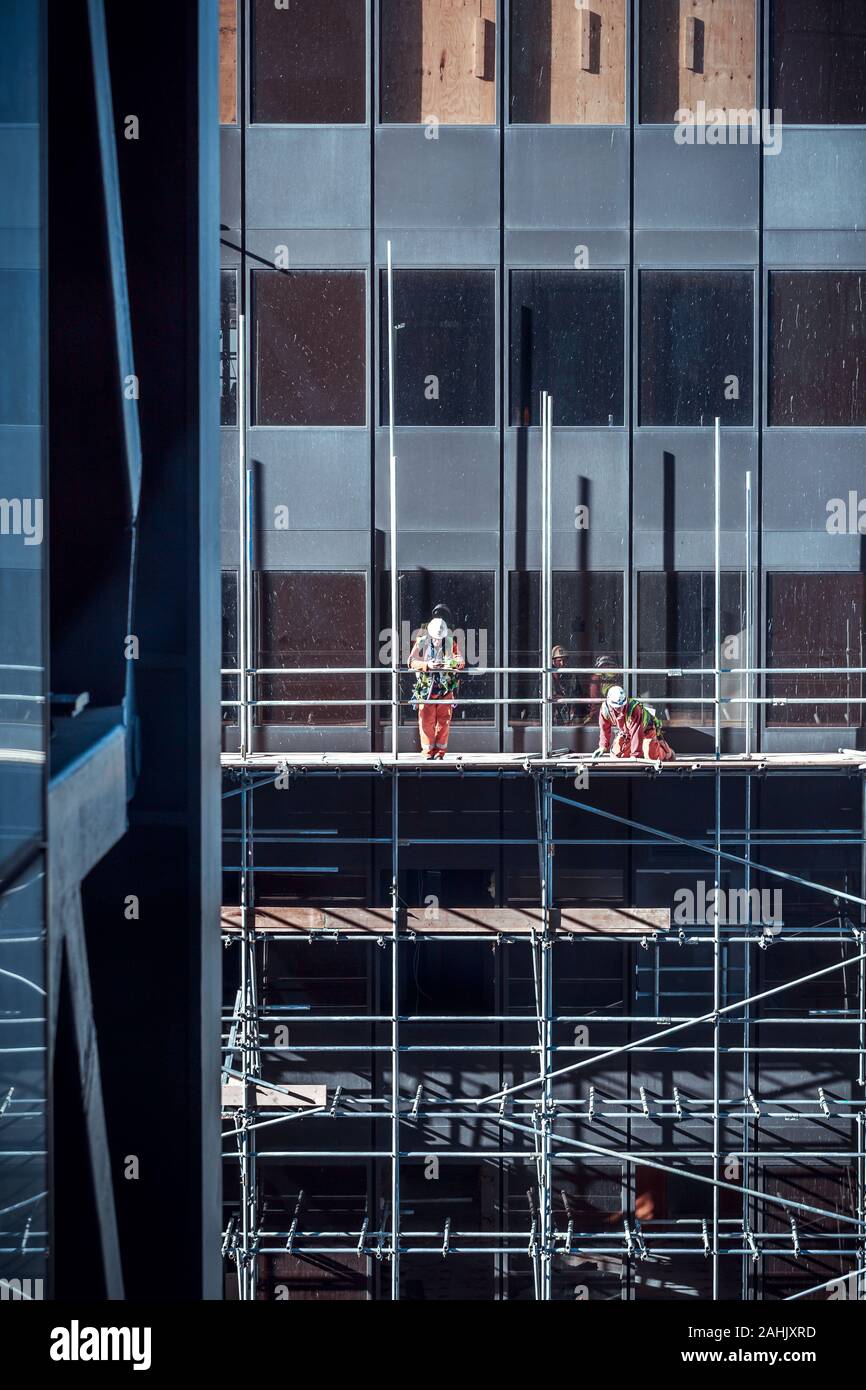 Scaffold workman working scaffolding building hi-res stock photography ...