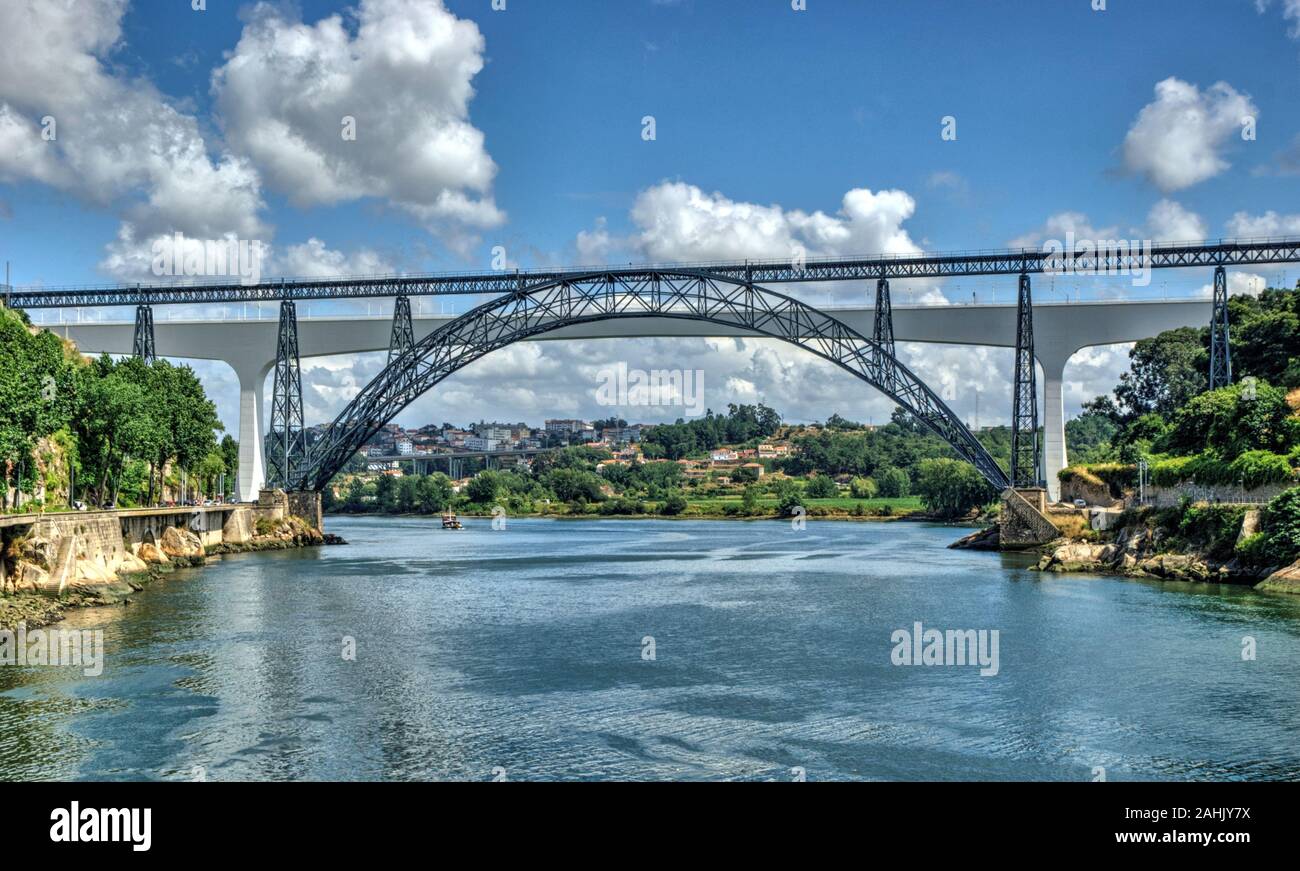 Illuminated famous bridge dom luis i in porto hi-res stock photography ...