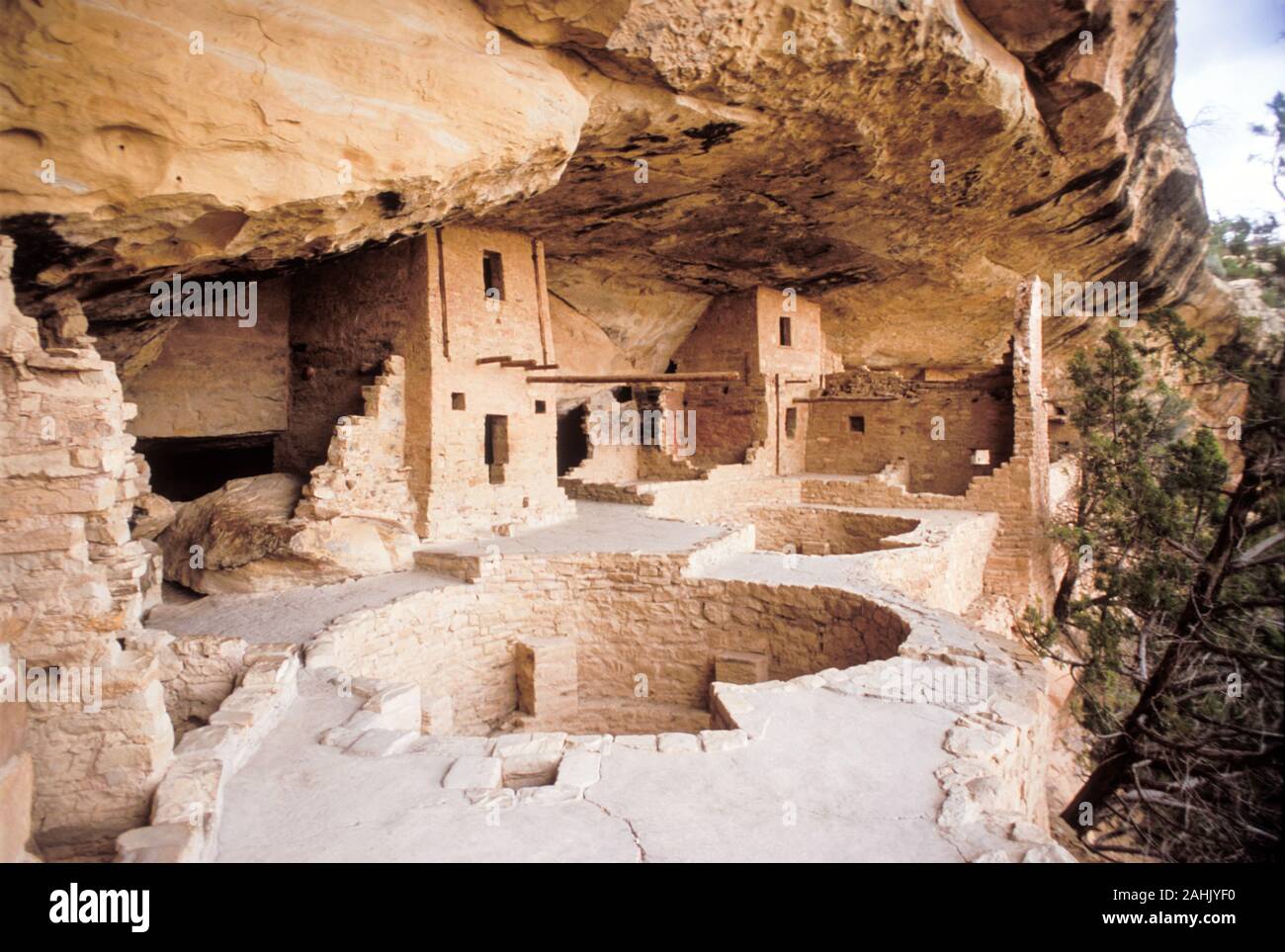 Mesa verde balcony house hi-res stock photography and images - Alamy