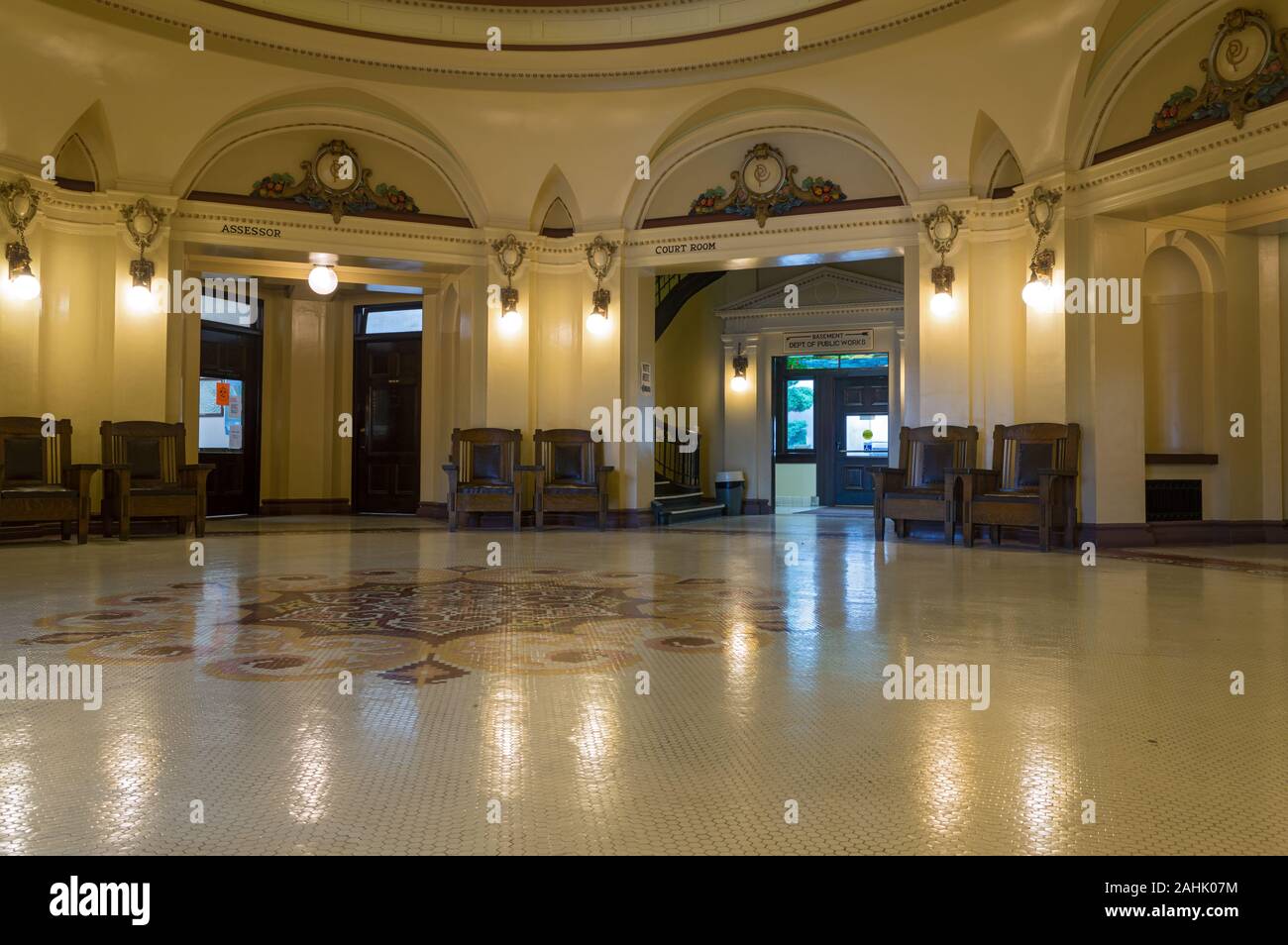 Rotunda lobby hi-res stock photography and images - Alamy