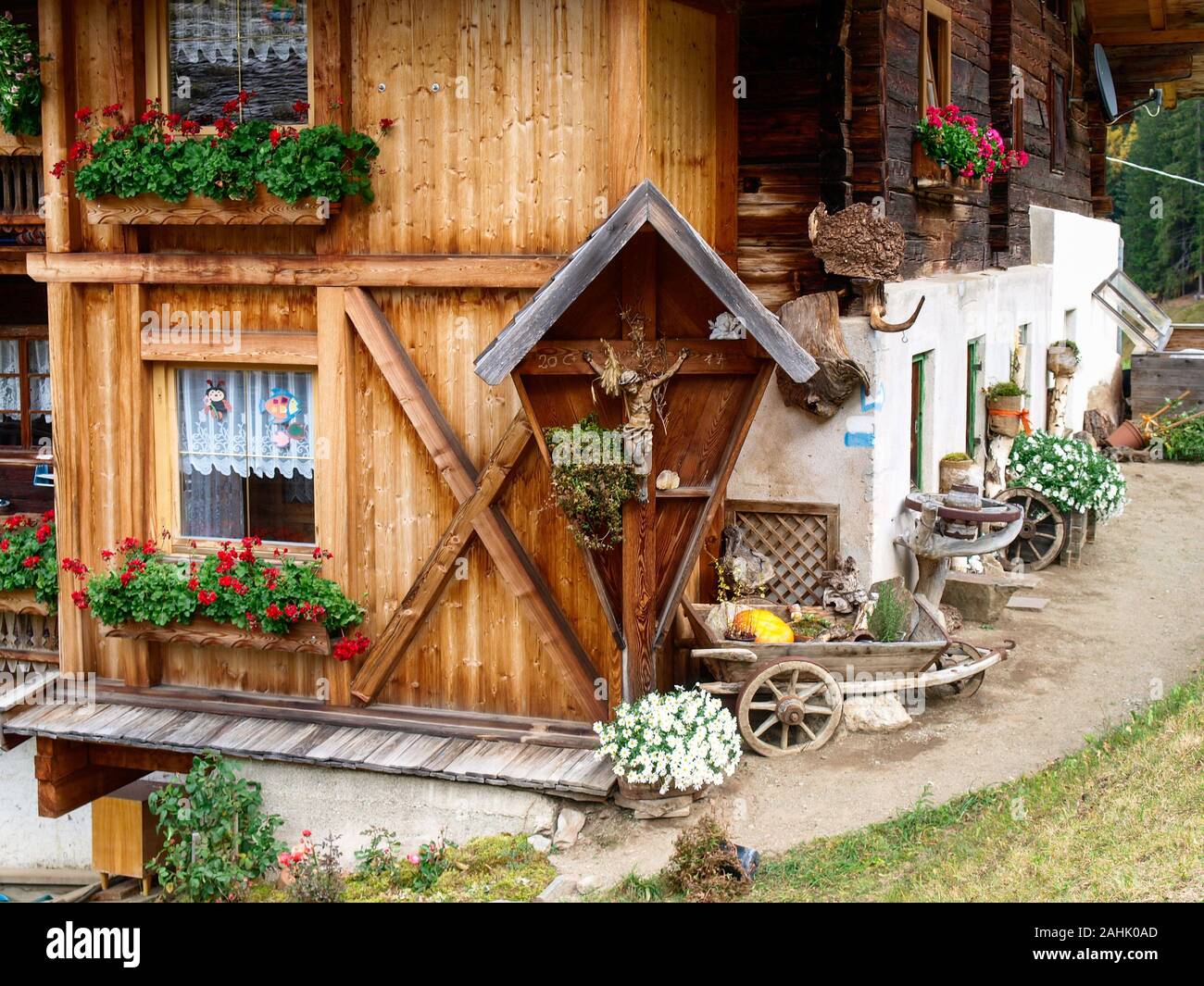 Val d'Ultimo, Italy - October 29, 2017: Typical South Tyrol house Stock ...