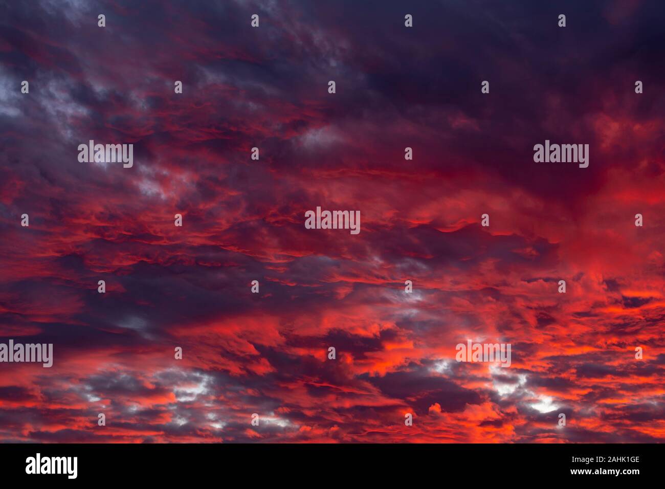 Red clouds hi-res stock photography and images - Alamy