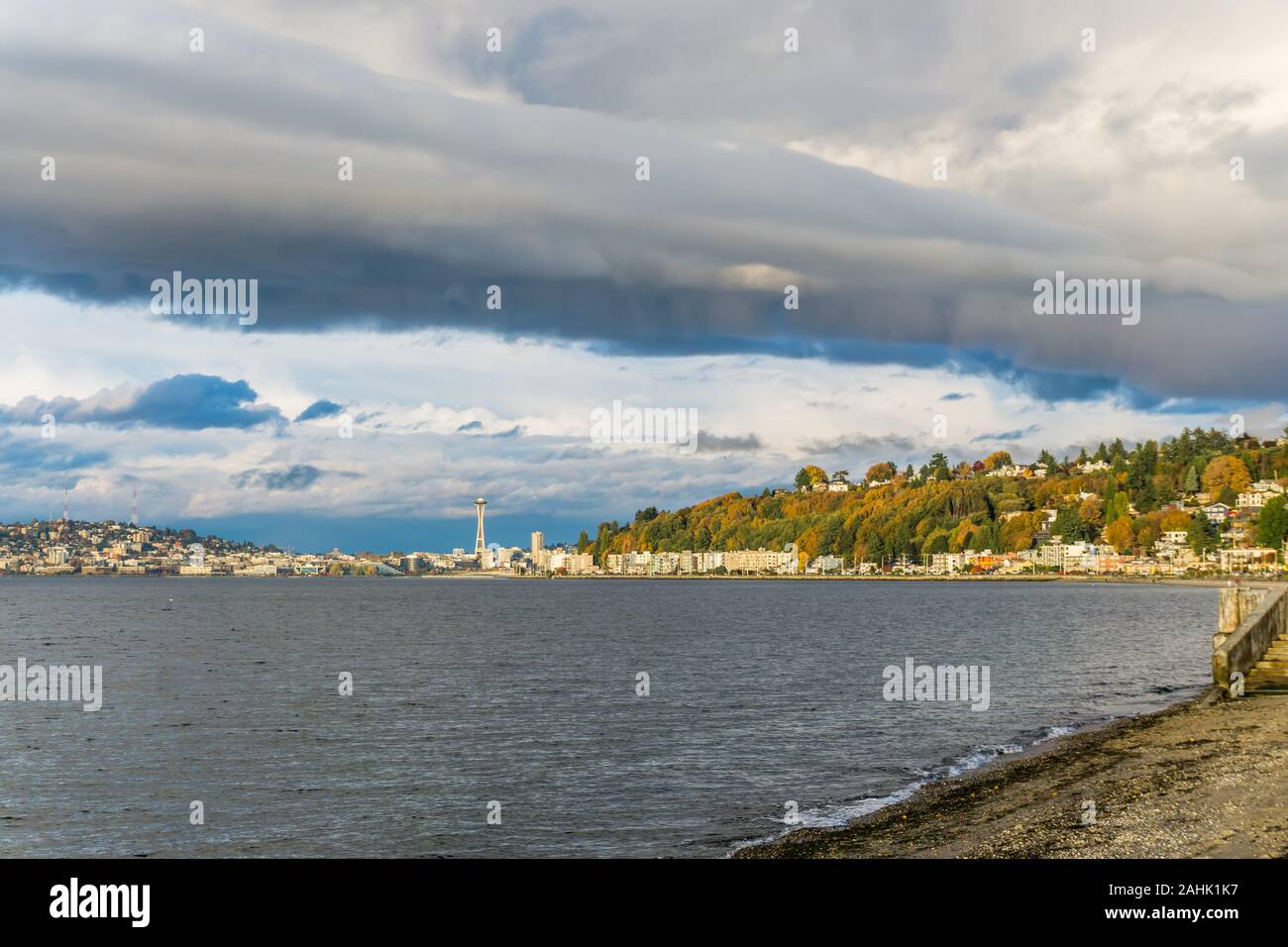 A view of condos at Alki Beach and the Seattle skyline Stock Photo - Alamy