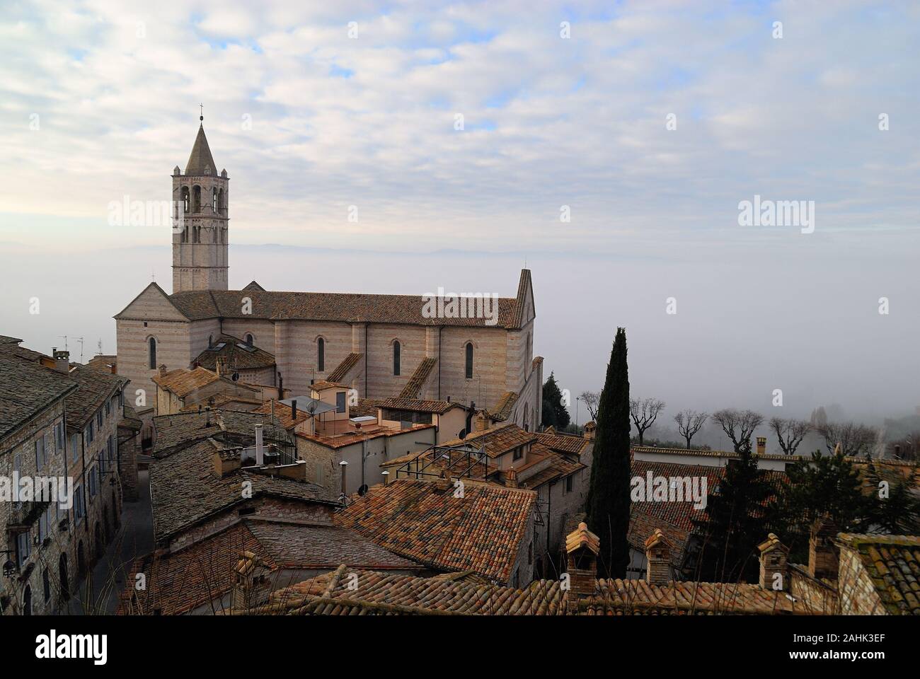 Assisi, Italy : The Basilica of St. Francis and the historic center ...