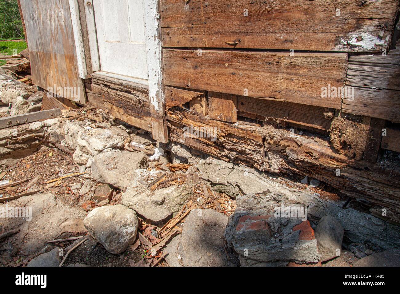 Rotten beams hi-res stock photography and images - Alamy