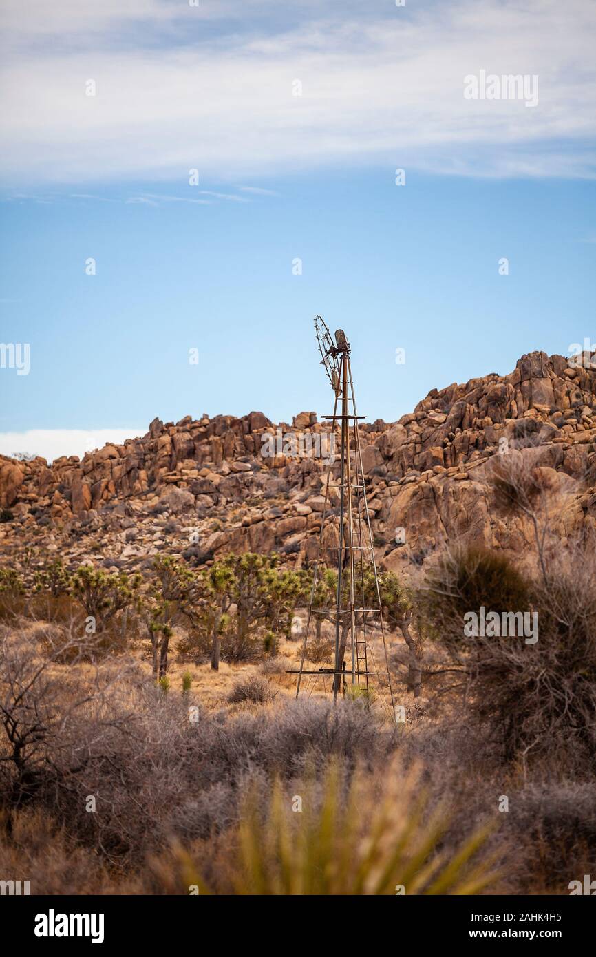 American windmill desert hi-res stock photography and images - Alamy