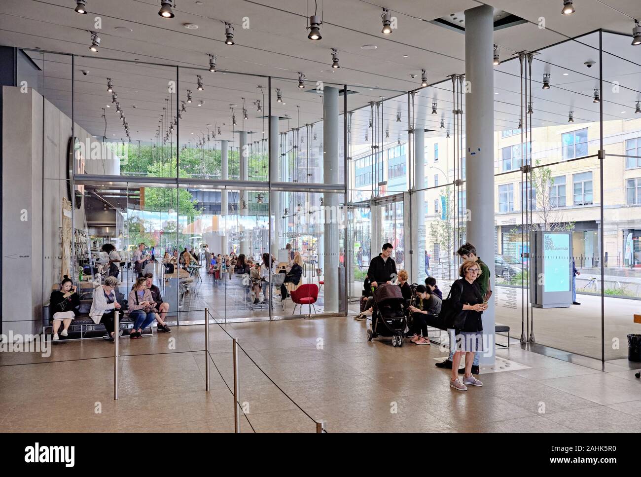 Renzo piano and new whitney museum hi-res stock photography and images ...