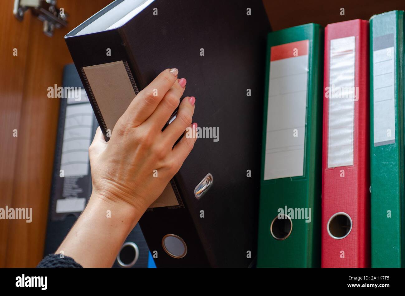 Many document folders hand hi-res stock photography and images - Alamy