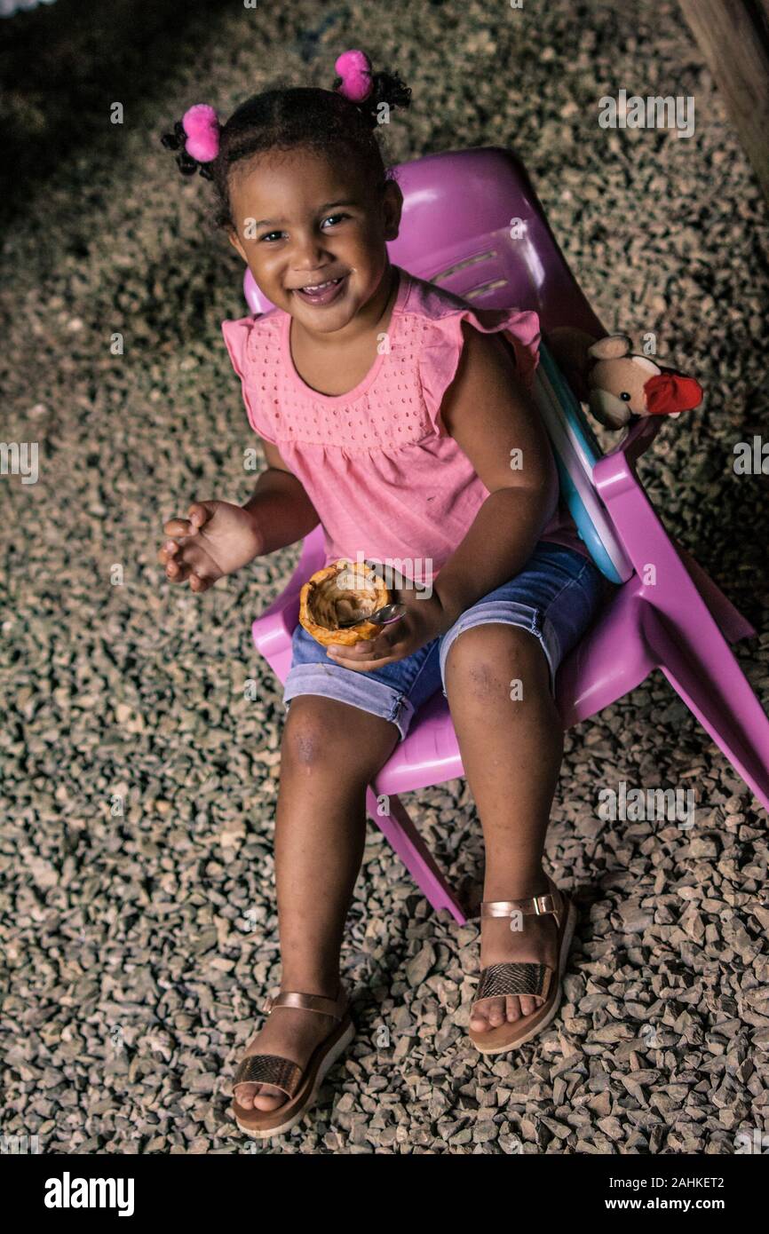 Poor child caribbean hi-res stock photography and images - Alamy